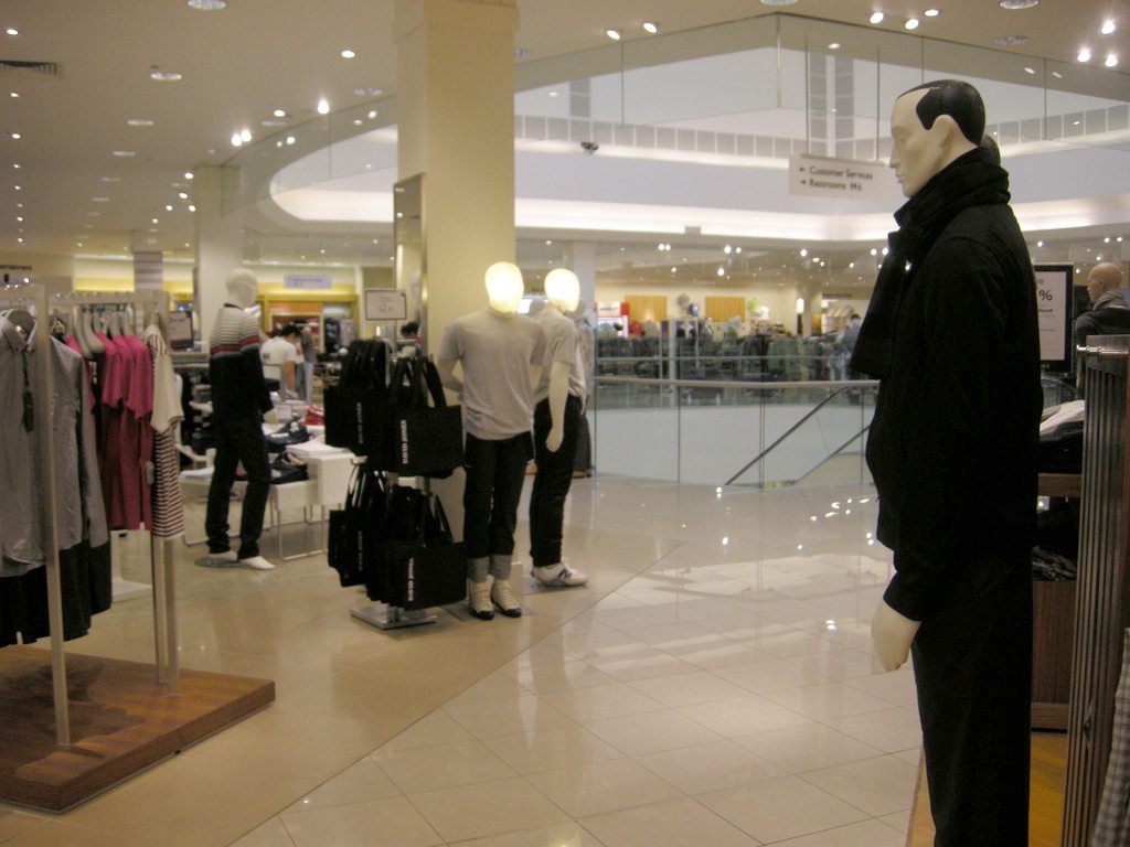 Know These Store Credit Card Pros and Cons | MyBankTracker